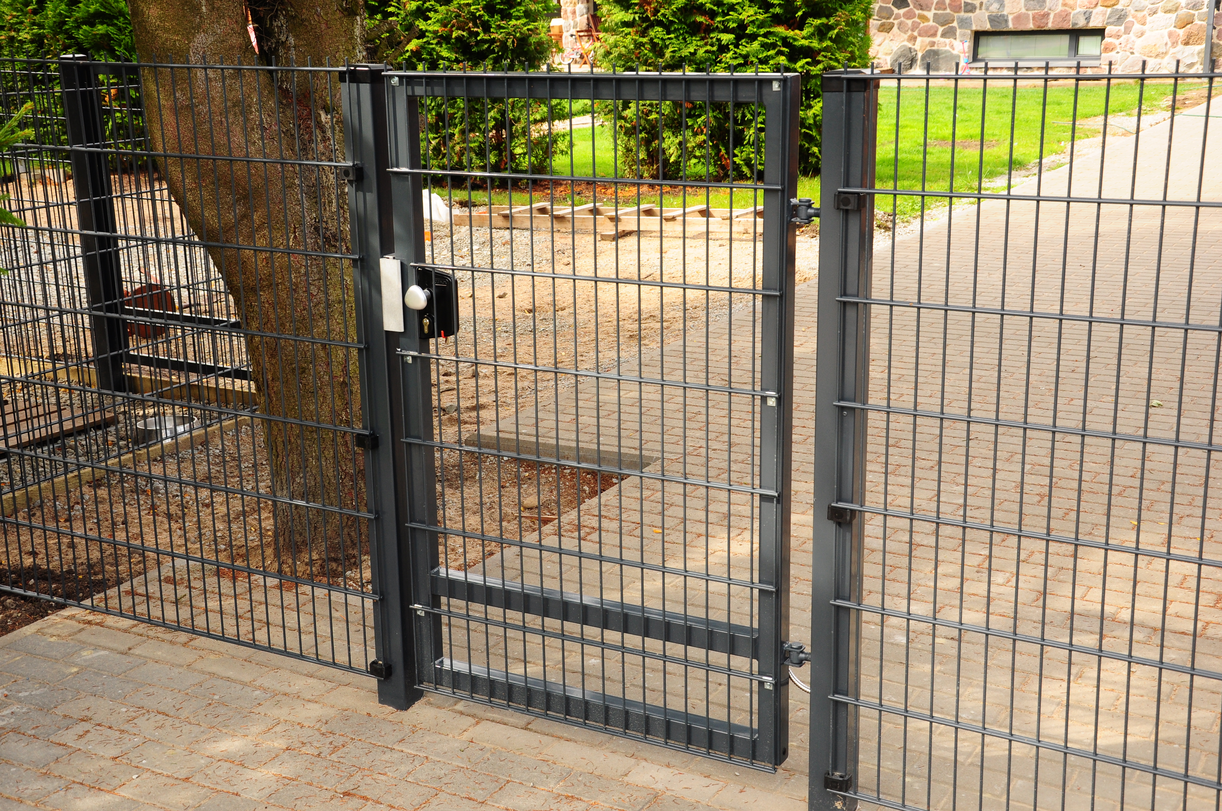 Meie tehtud aiad, väravad, kõnniteed, aiarajatised | Aiarajatised OÜ