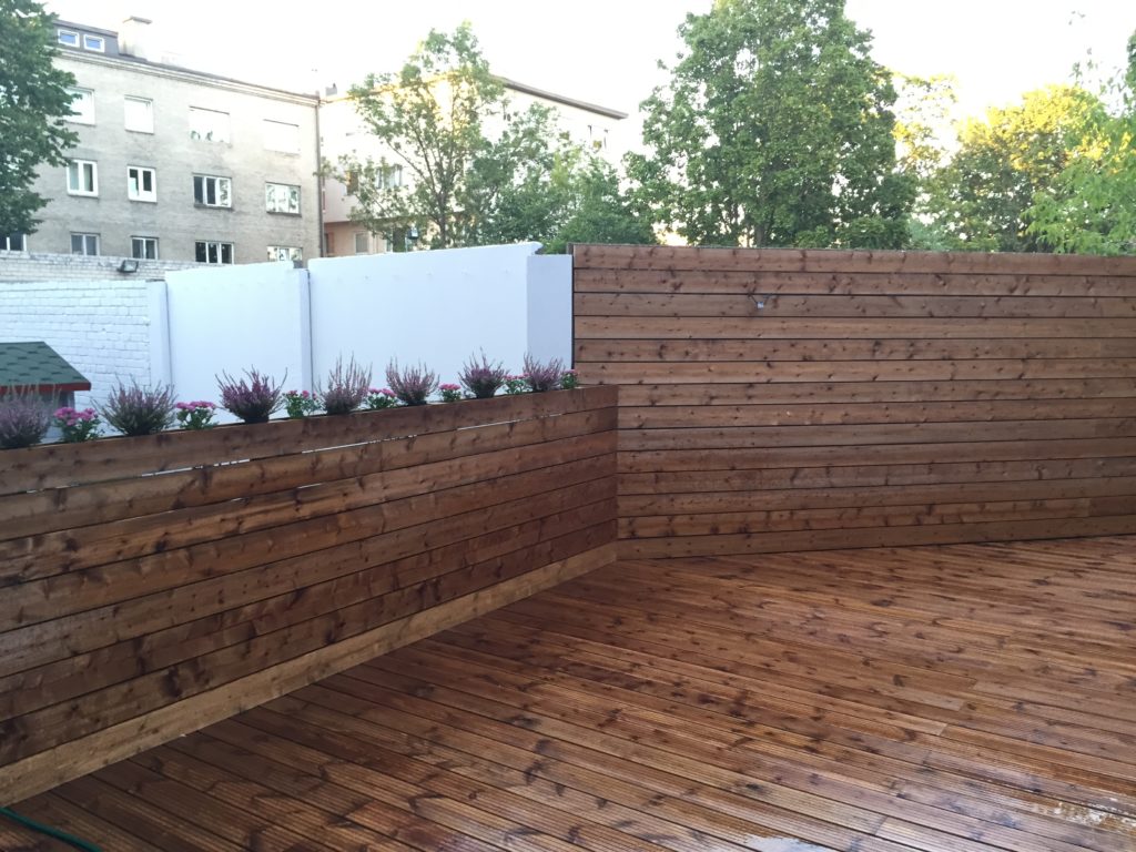 Terrass ja vahesein Tallinnas | Aiarajatised